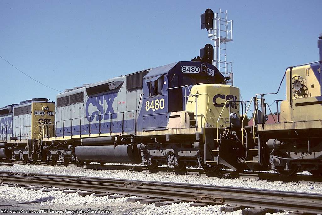 CSX SD40M-2 8480